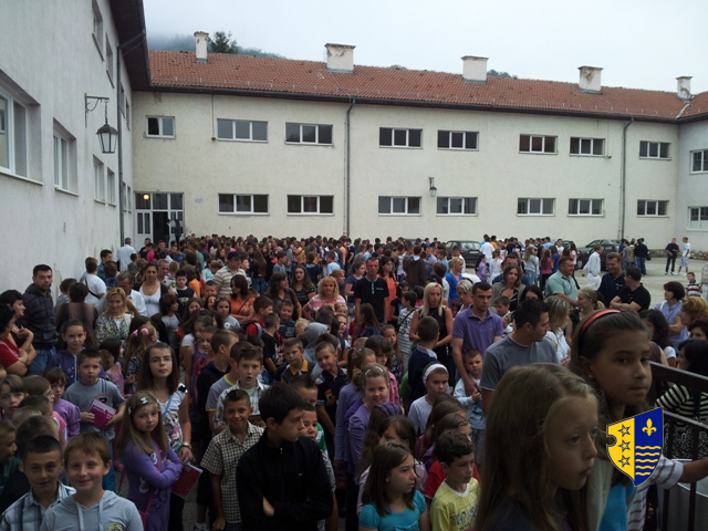Prvi dan škole u OŠ “Fahro Baščelija”-Dan kojeg će se mnogi sjećati ...