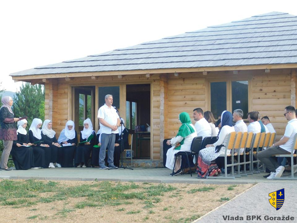 PREDSTAVLJENI UDRUŽENJE „ GRAČANIČKO KERANJE“ I „ CVIJET SREBRENICE ...