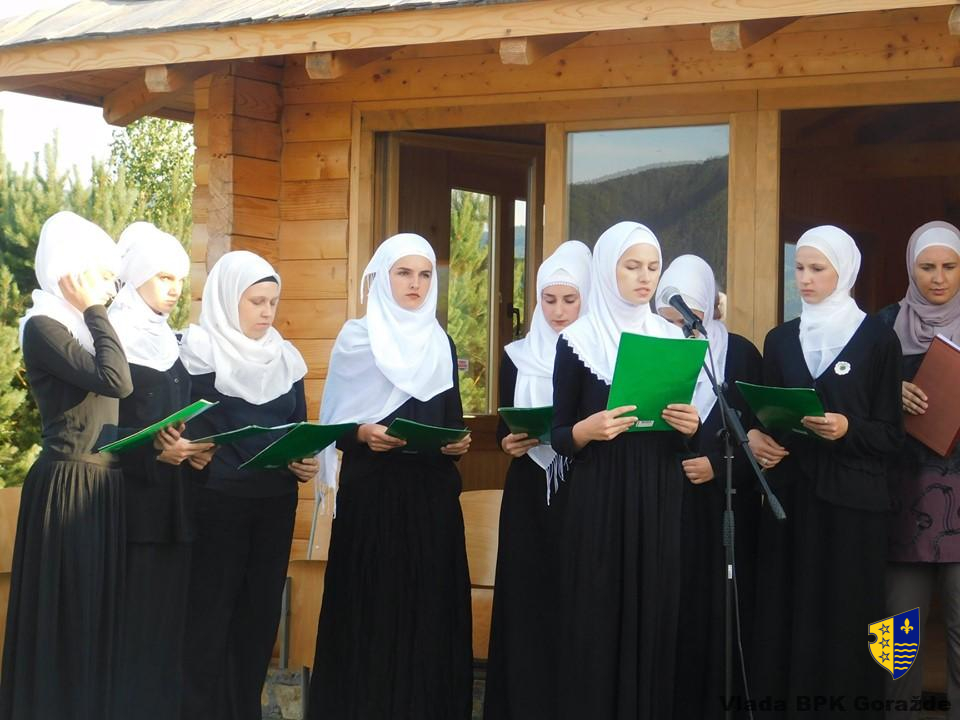 PREDSTAVLJENI UDRUŽENJE „ GRAČANIČKO KERANJE“ I „ CVIJET SREBRENICE ...