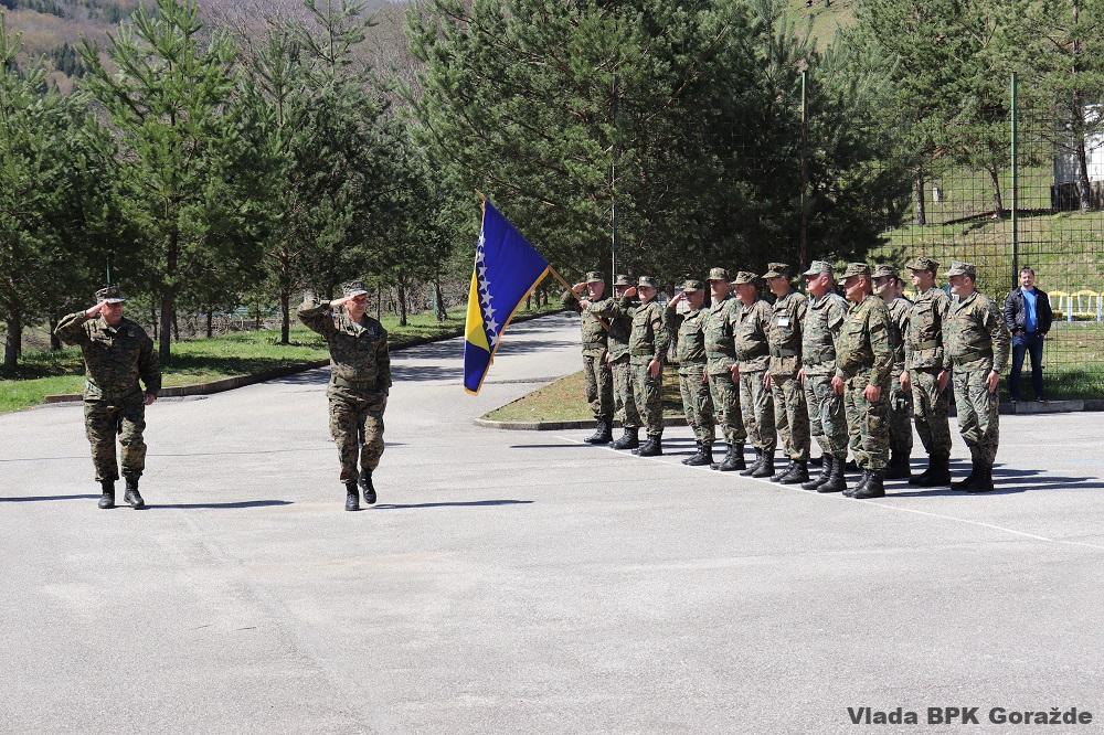 Armija RBiH okupila je sve patriote koji su zajedno stali na prvi front ...
